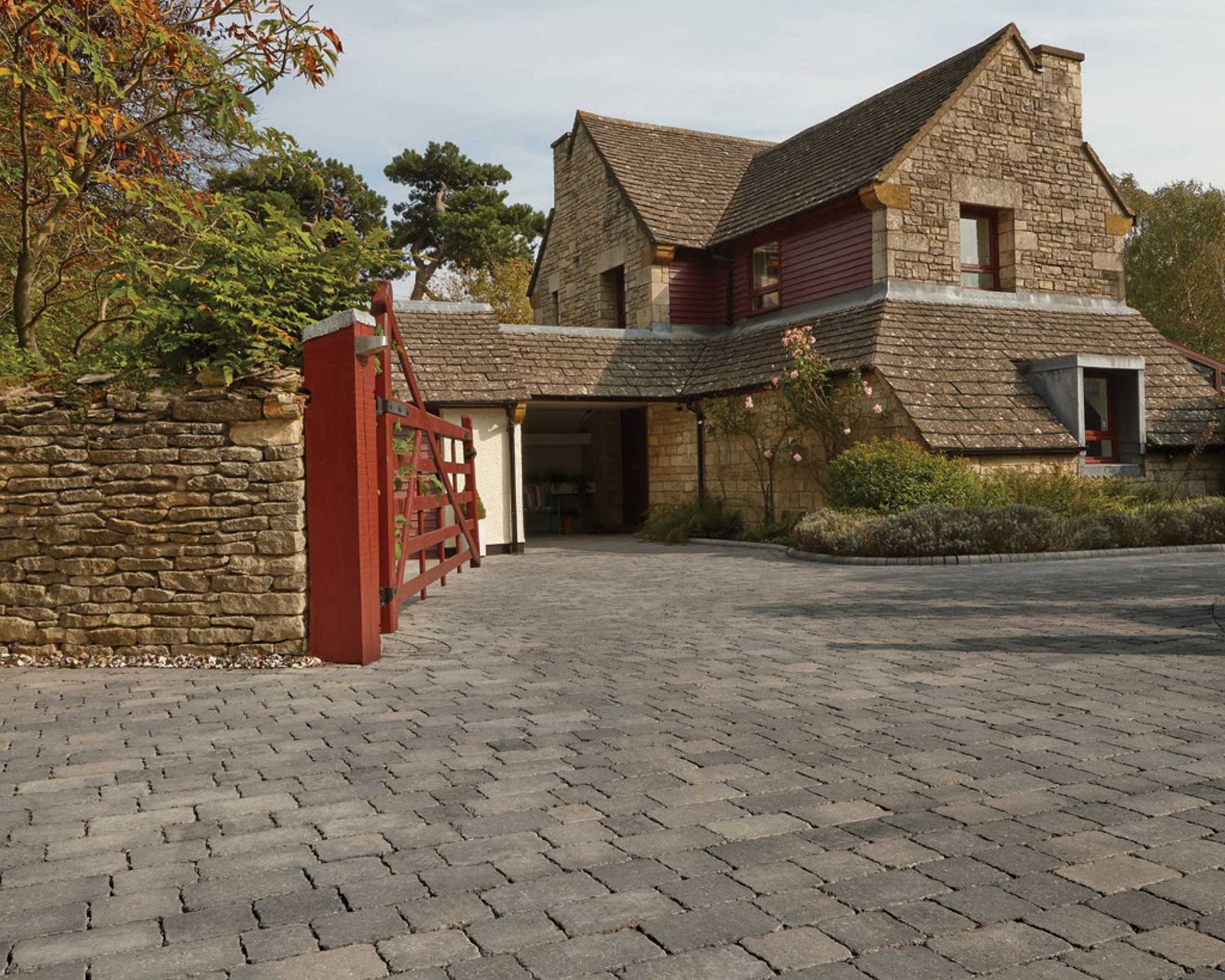 What is permeable paving? Find out all you need to know | Gardeningetc