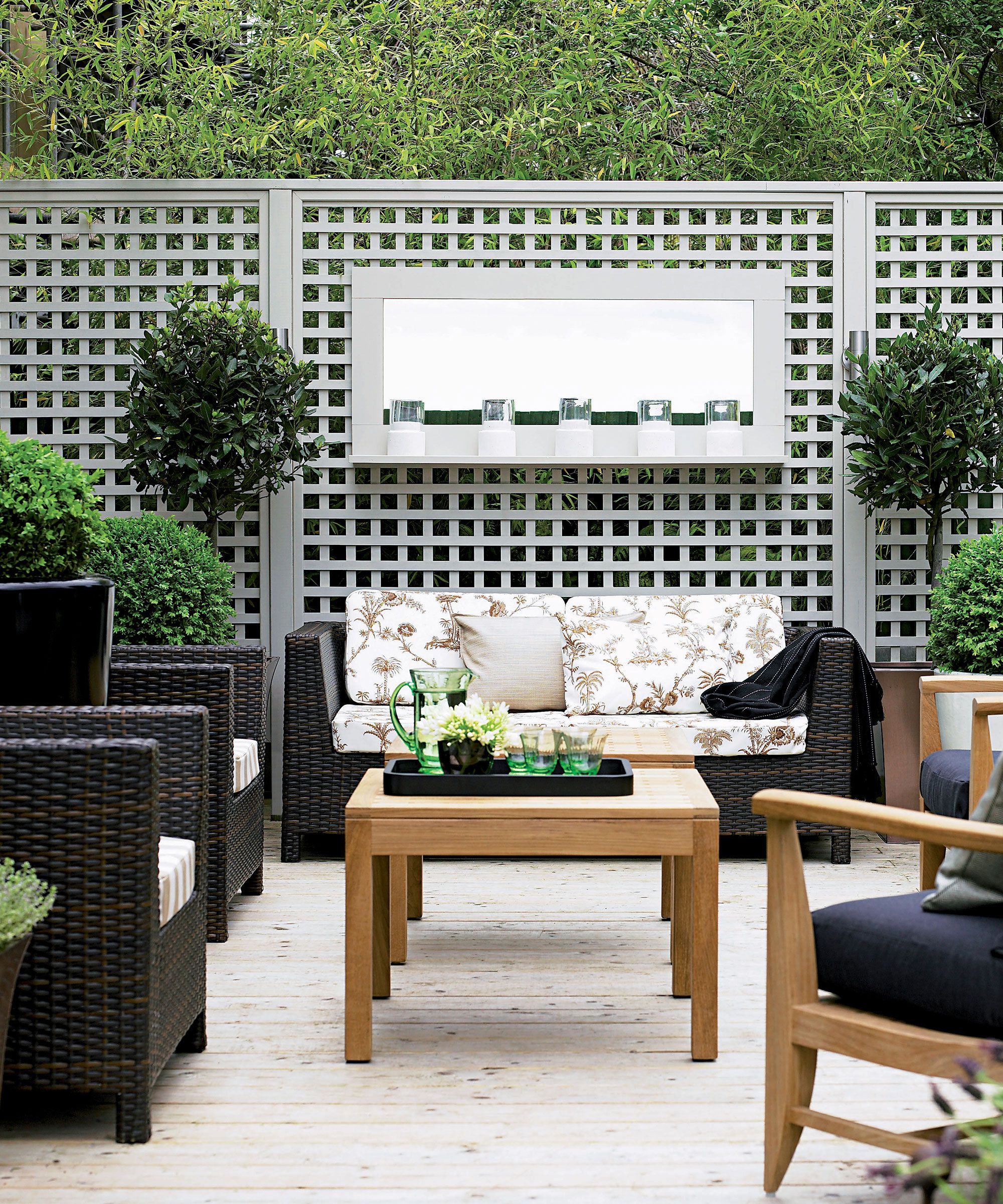 Small garden ideas: 30 space-savvy ways to max a tiny garden | Homes ...