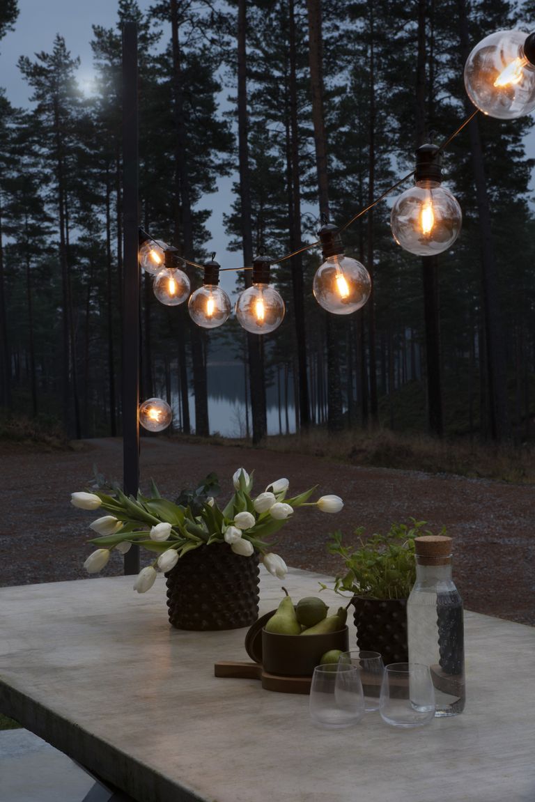 Outdoor string lighting ideas: 10 pretty ways to light your backyard ...