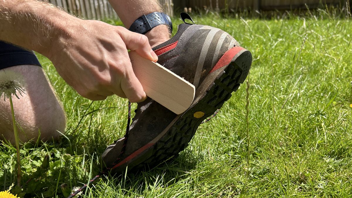 How to clean hiking boots in five easy steps | Advnture