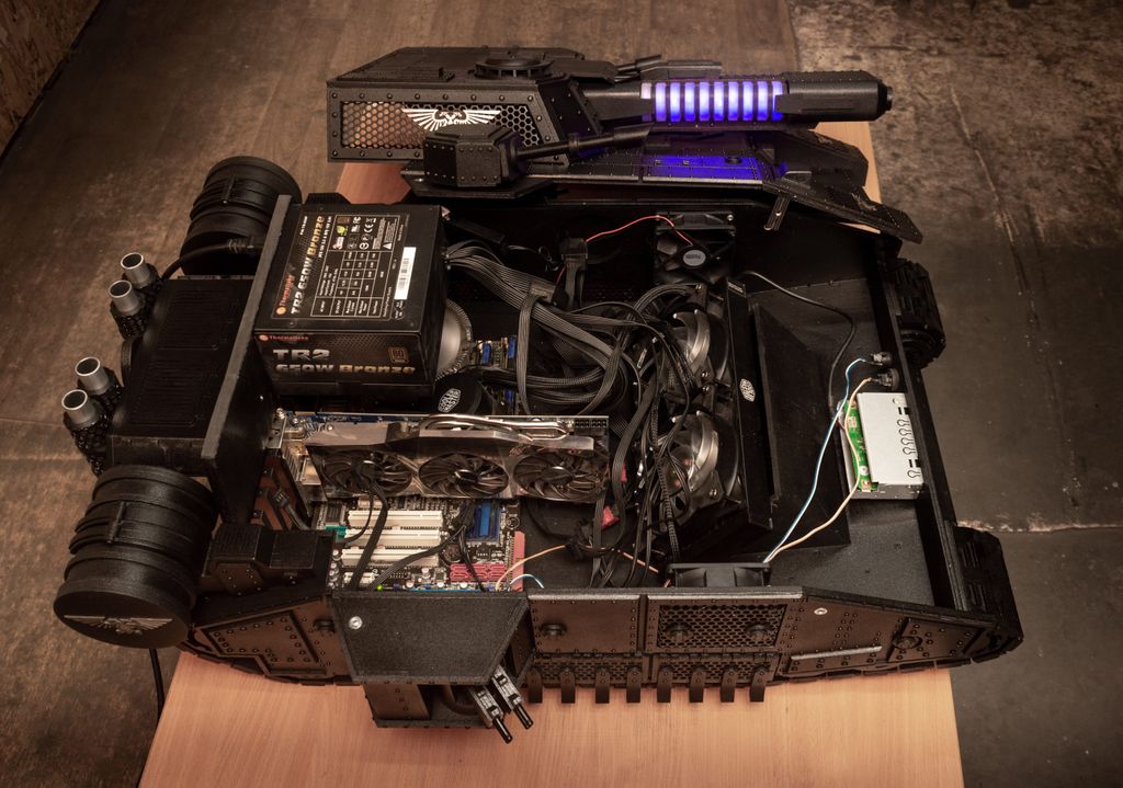 Here's a PC case that looks like a Warhammer 40k super-heavy tank | PC ...