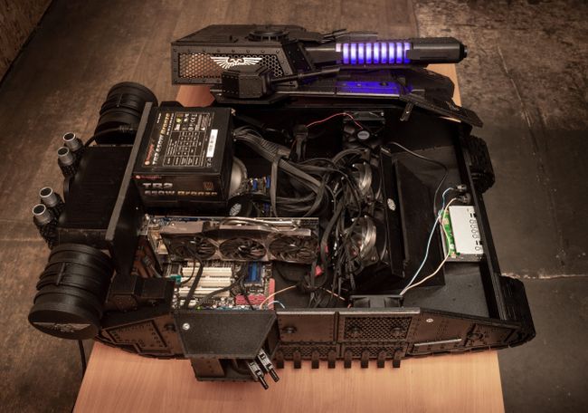 Here's a PC case that looks like a Warhammer 40k super-heavy tank | PC ...
