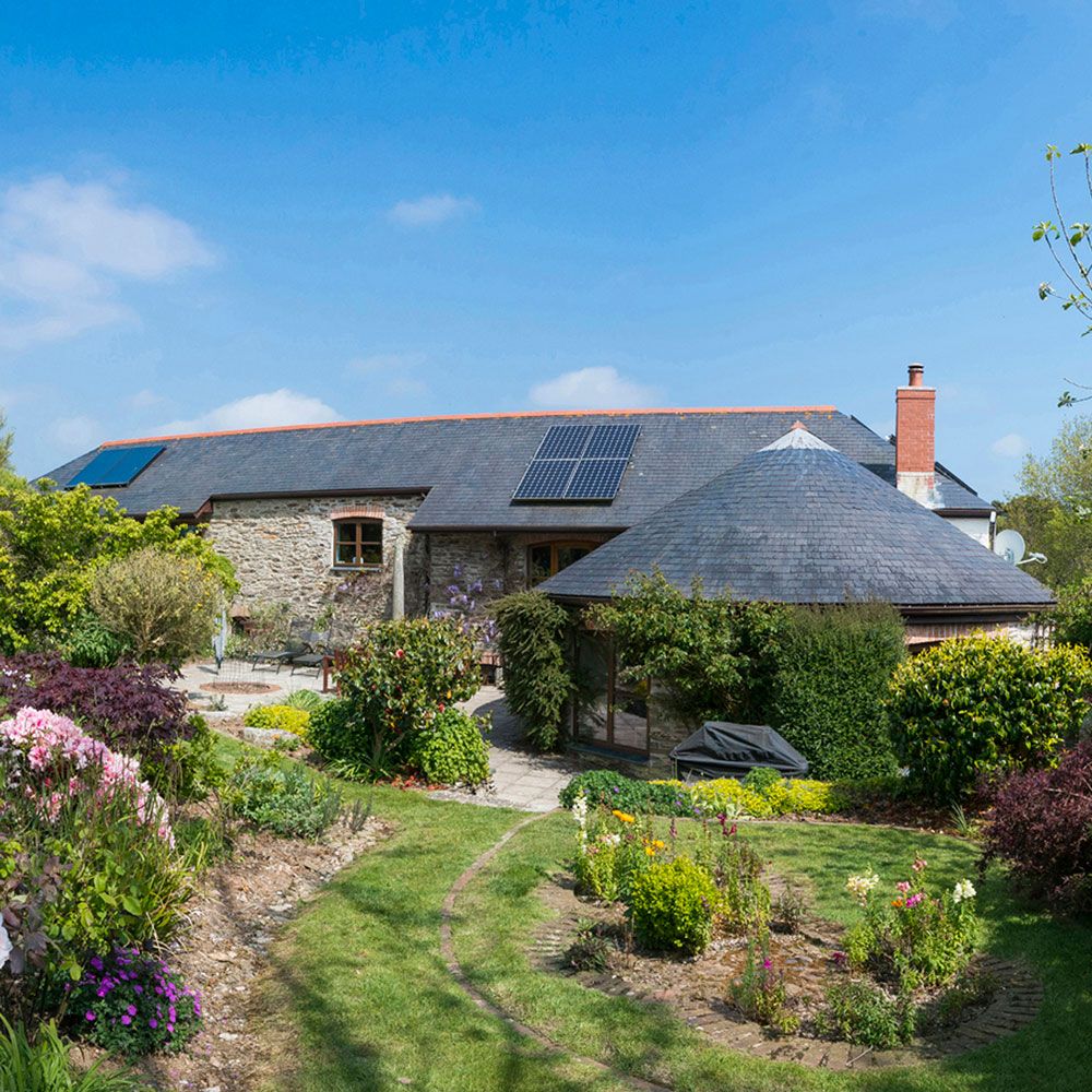 Take a wander around picturesque Roundhouse Barn in Cornwall | Ideal Home