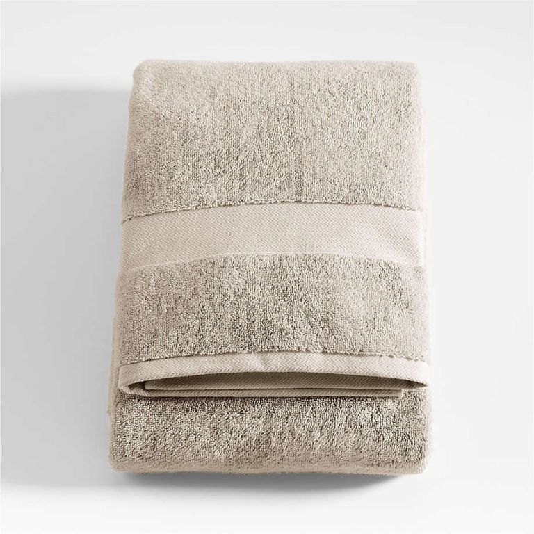 Towel colors to avoid in bathrooms: and what to buy instead | Homes and ...