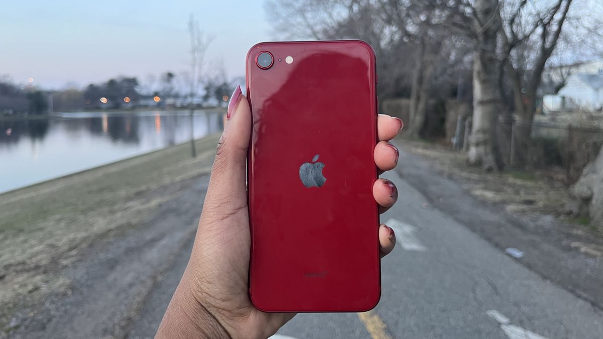 iPhone SE 2022 review: A bite-sized beast with BPE (big phone energy ...