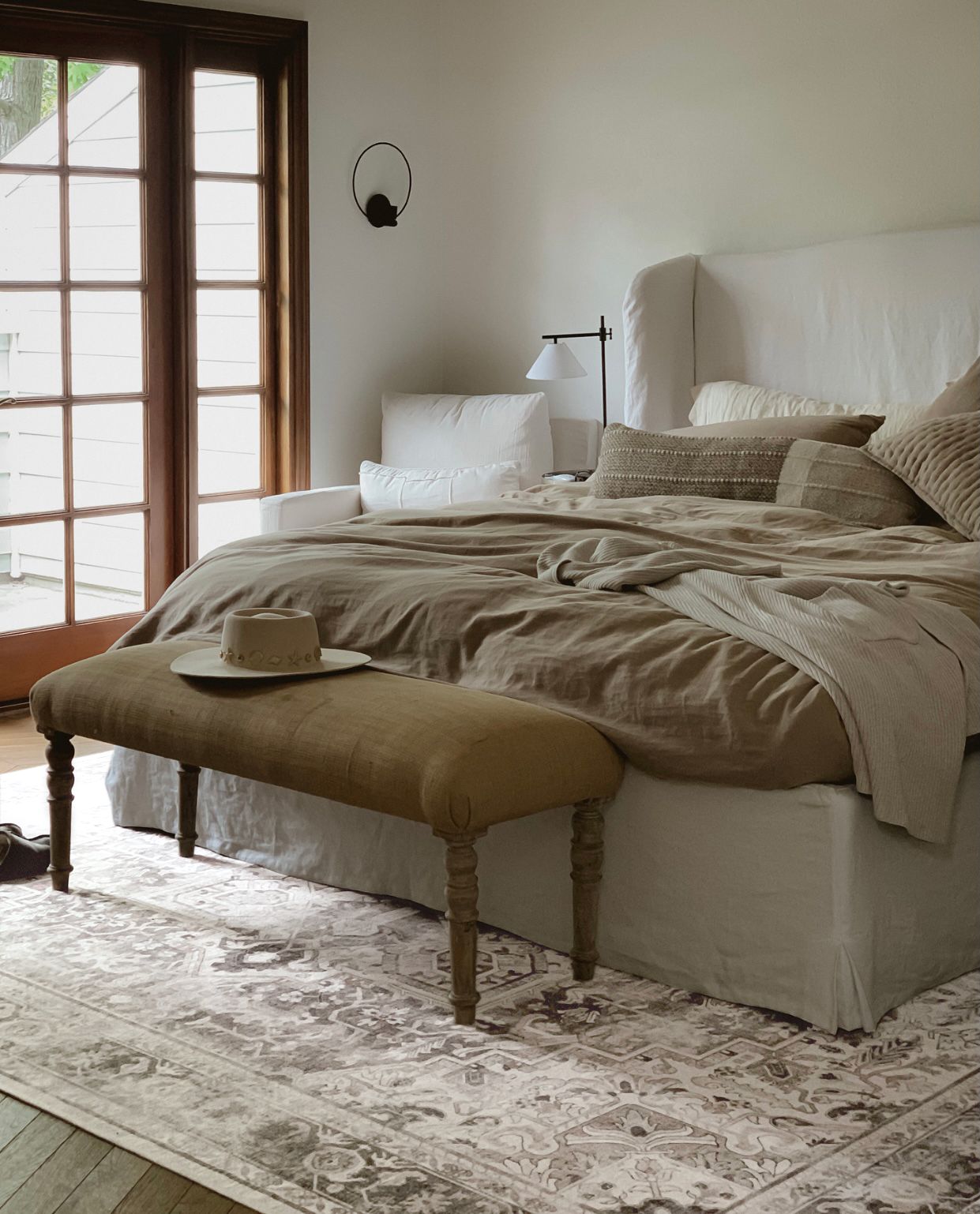 How to choose the right size area rug for your bedroom | Homes and Gardens