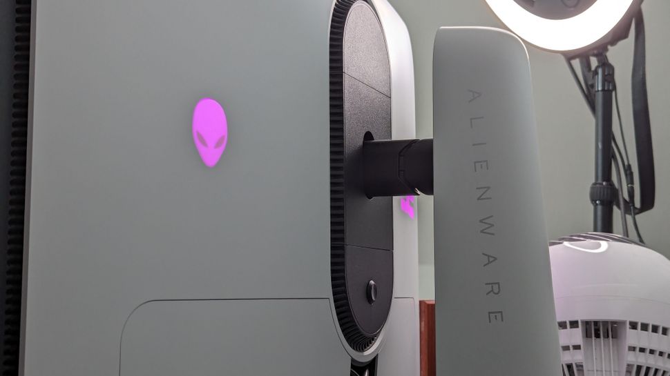 Alienware 32-inch 4K QD-OLED (AW3225QF) gaming monitor review ...