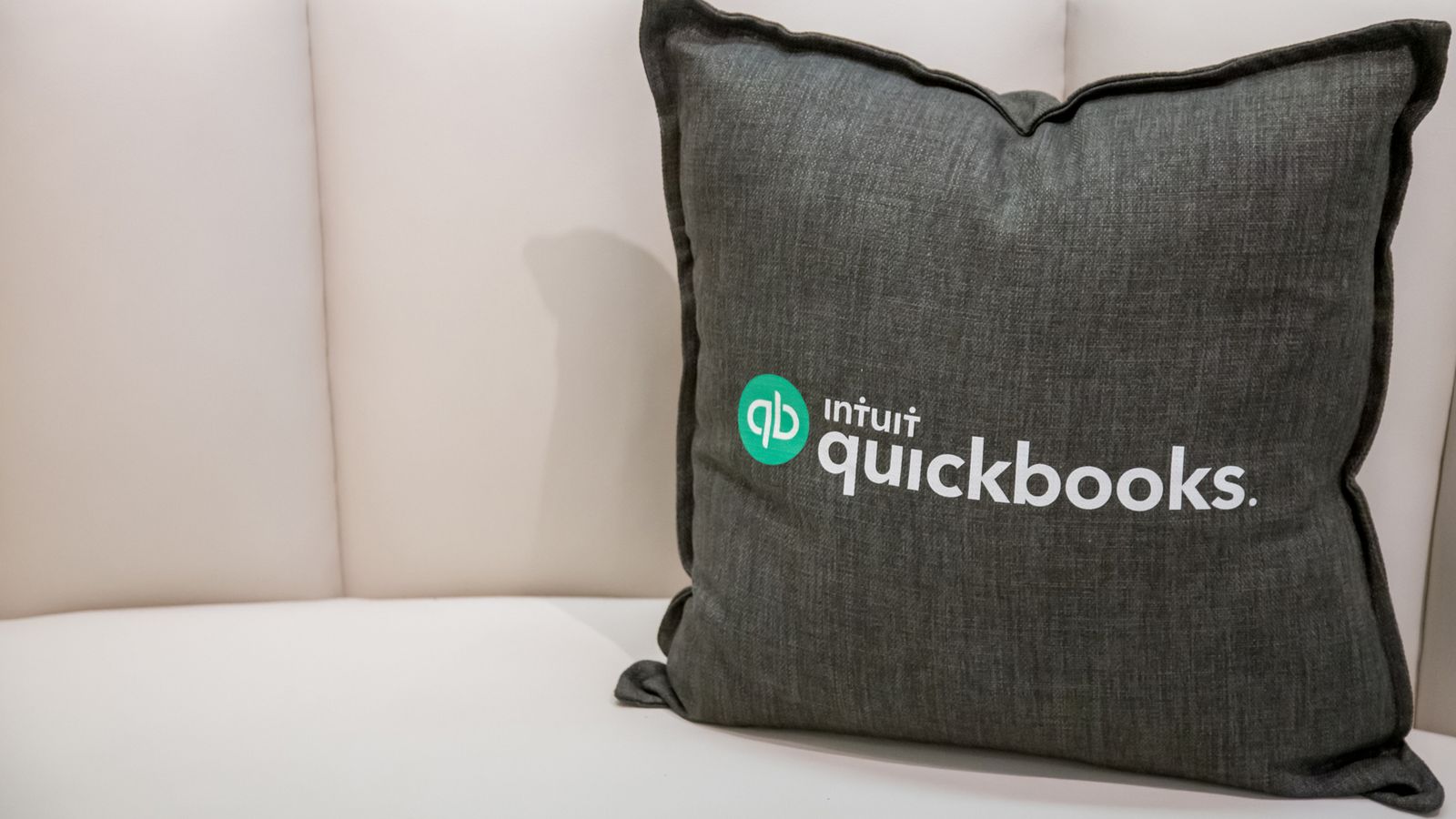QuickBooks debuts card reader for enhanced mobile payments | ChannelPro