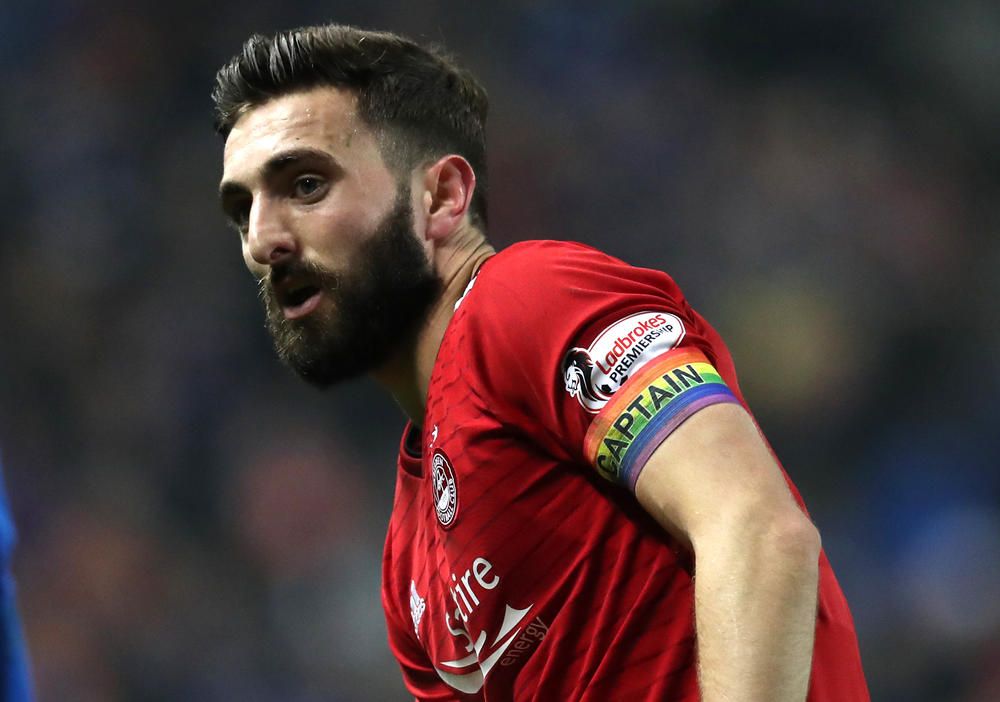 McInnes urges Aberdeen to give departing skipper Shinnie perfect send ...