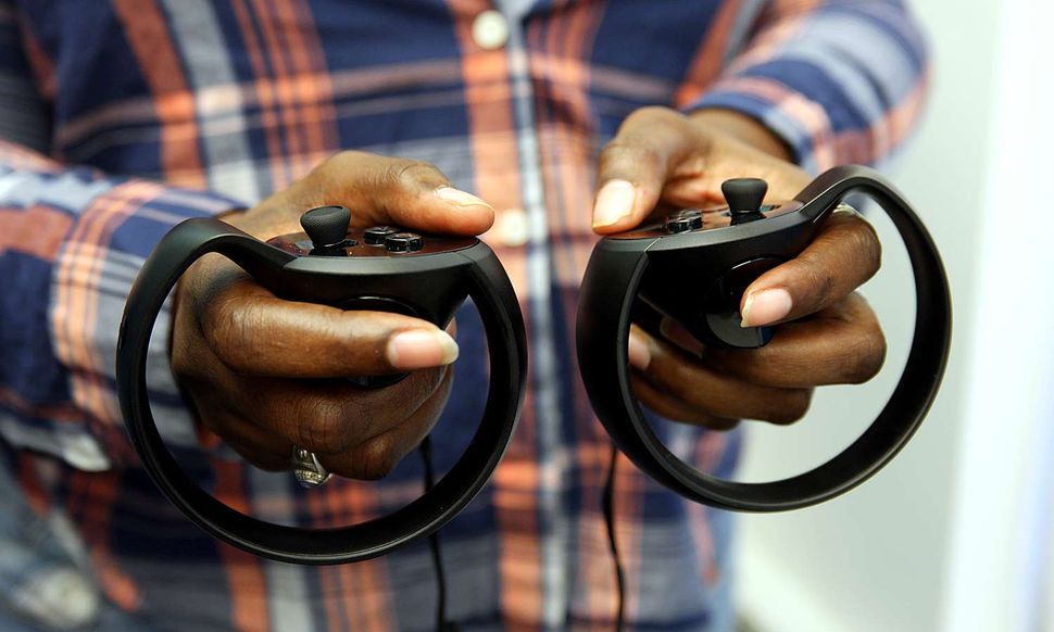 Oculus Touch Controllers Review: A Lighter and Better Touch Than Vive ...