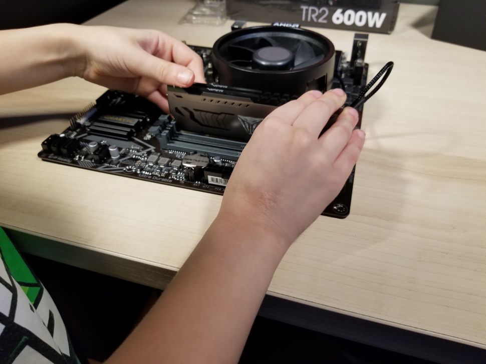 The Best $800 PC Build for Gaming, Streaming and Productivity | Tom's ...