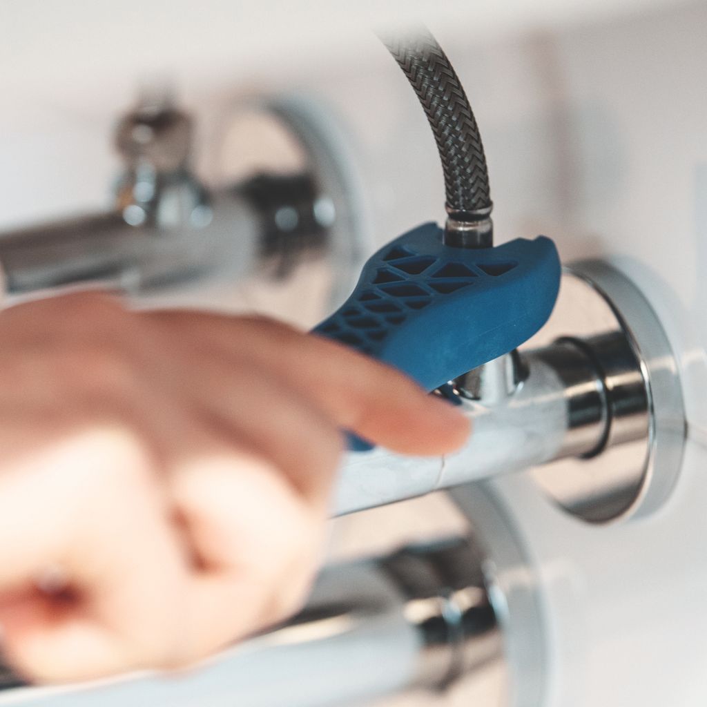 How to fix a dripping tap - easy steps to fix a leaky tap | Ideal Home