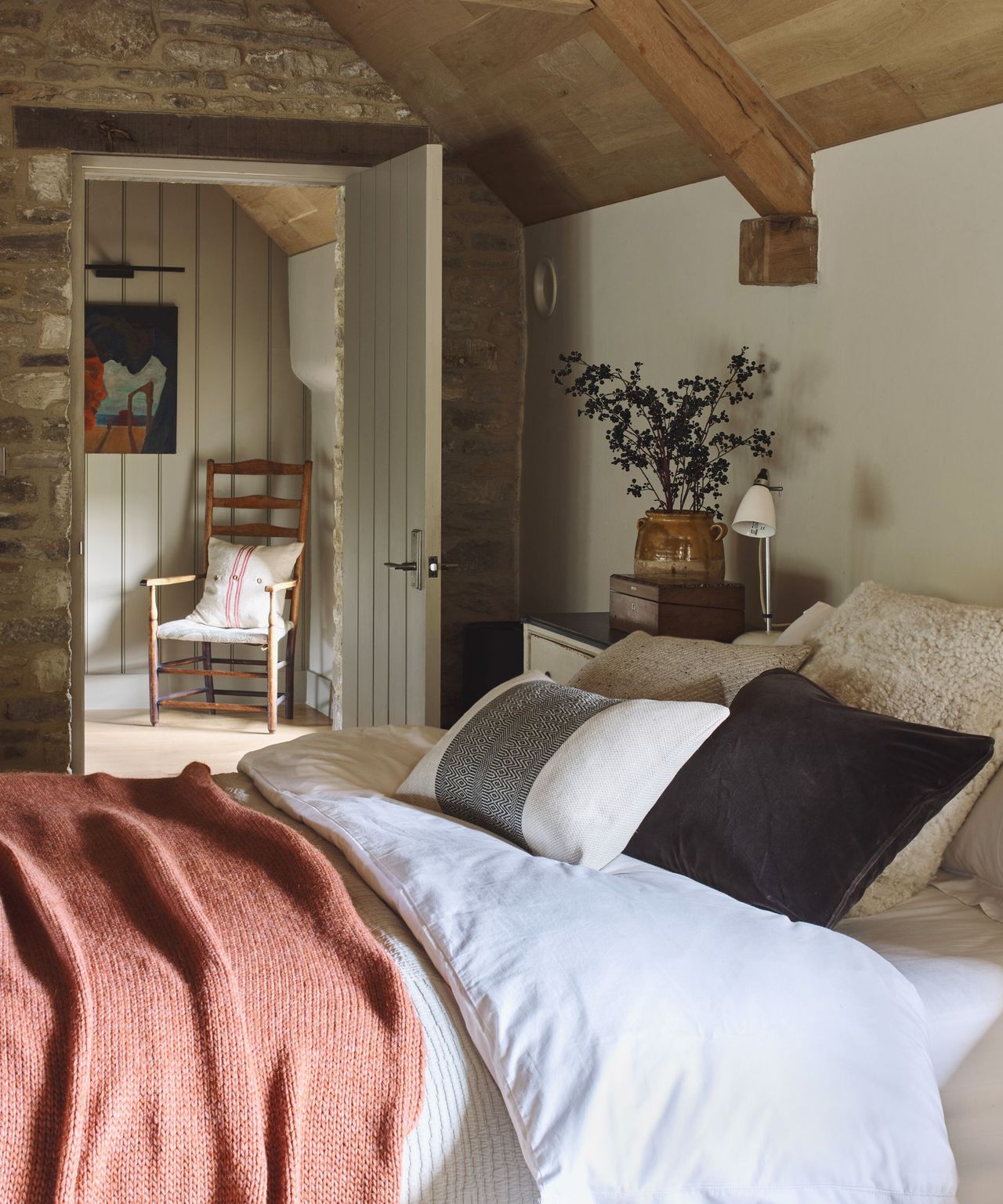 How do I Feng Shui my bedroom for good luck? 5 expert ways | Homes and ...