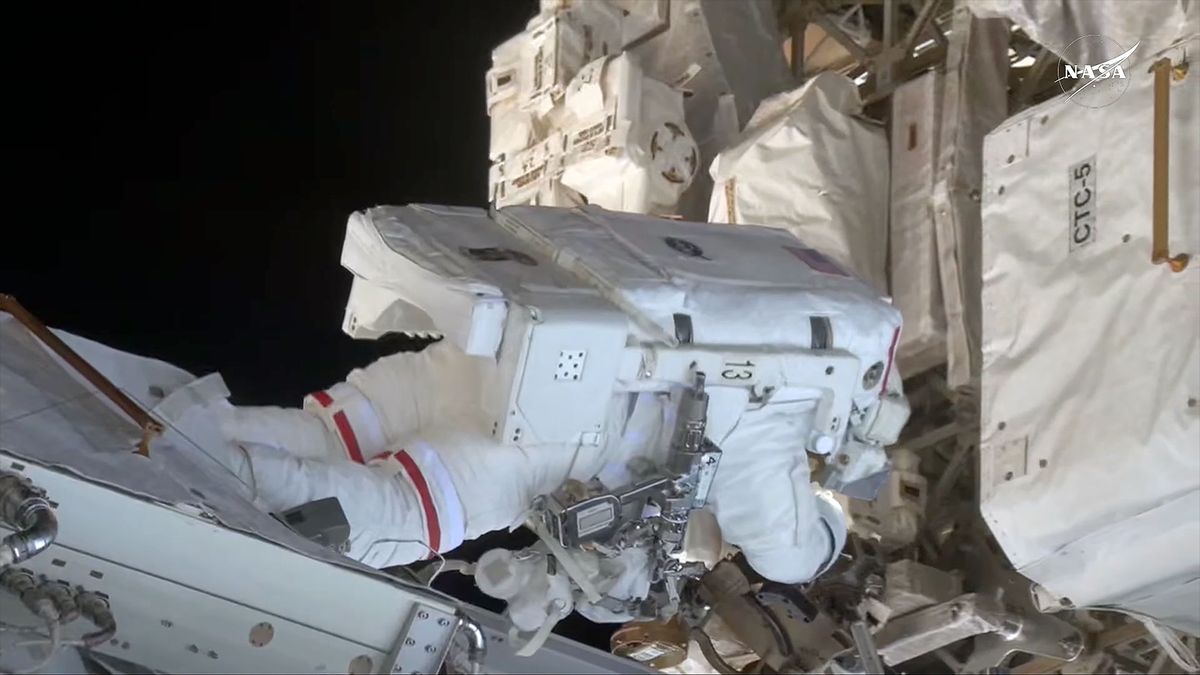 NASA astronauts prep ISS for new solar arrays on 5th-ever all-female ...