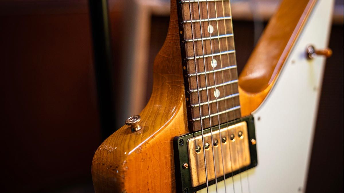 See Gibson's stunning 1958 Flying V and Explorer guitars in action ...