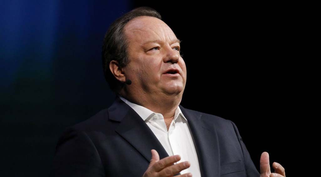 Paramount CEO Bob Bakish Lays Out Plan To Raise Earnings, Cut Costs ...