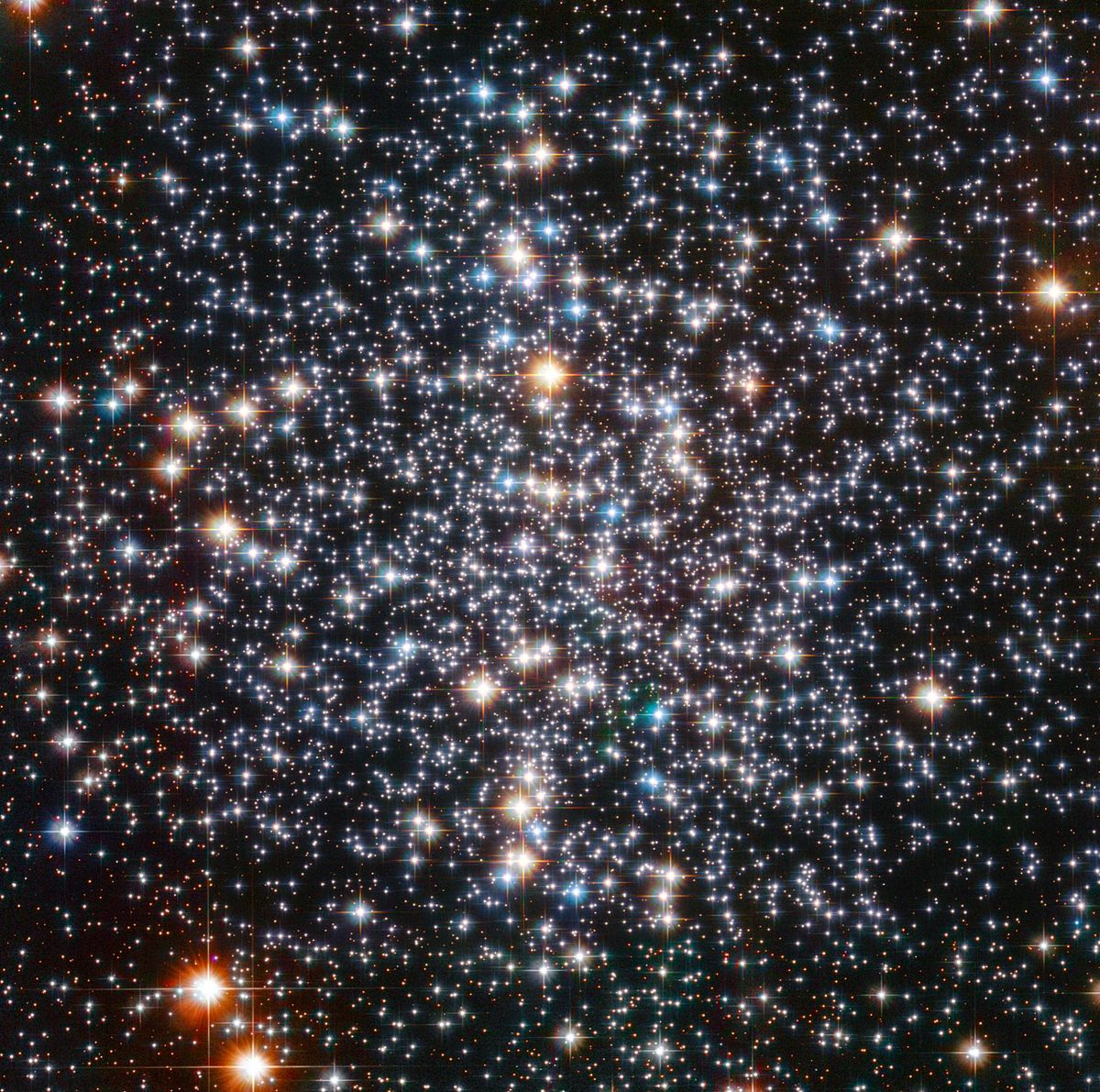Hubble Captures Blazing Heart of Huge Star Cluster | Space