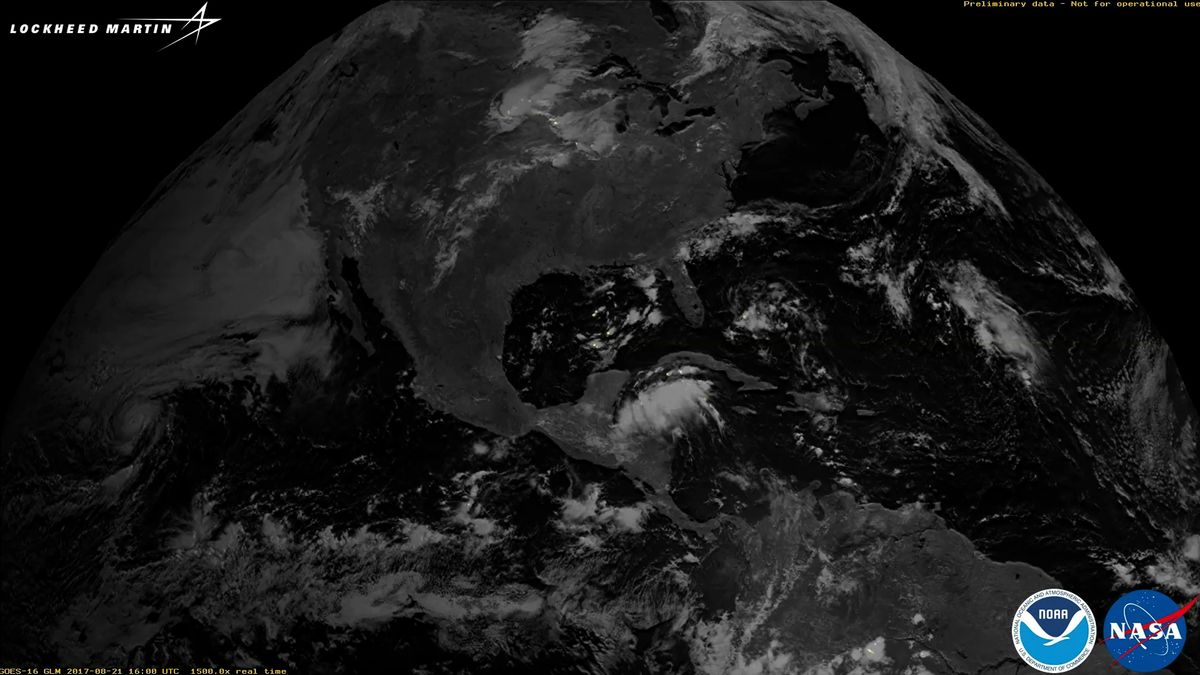 Dazzling Lightning Flashes Captured in Solar Eclipse's Shadow | Live ...