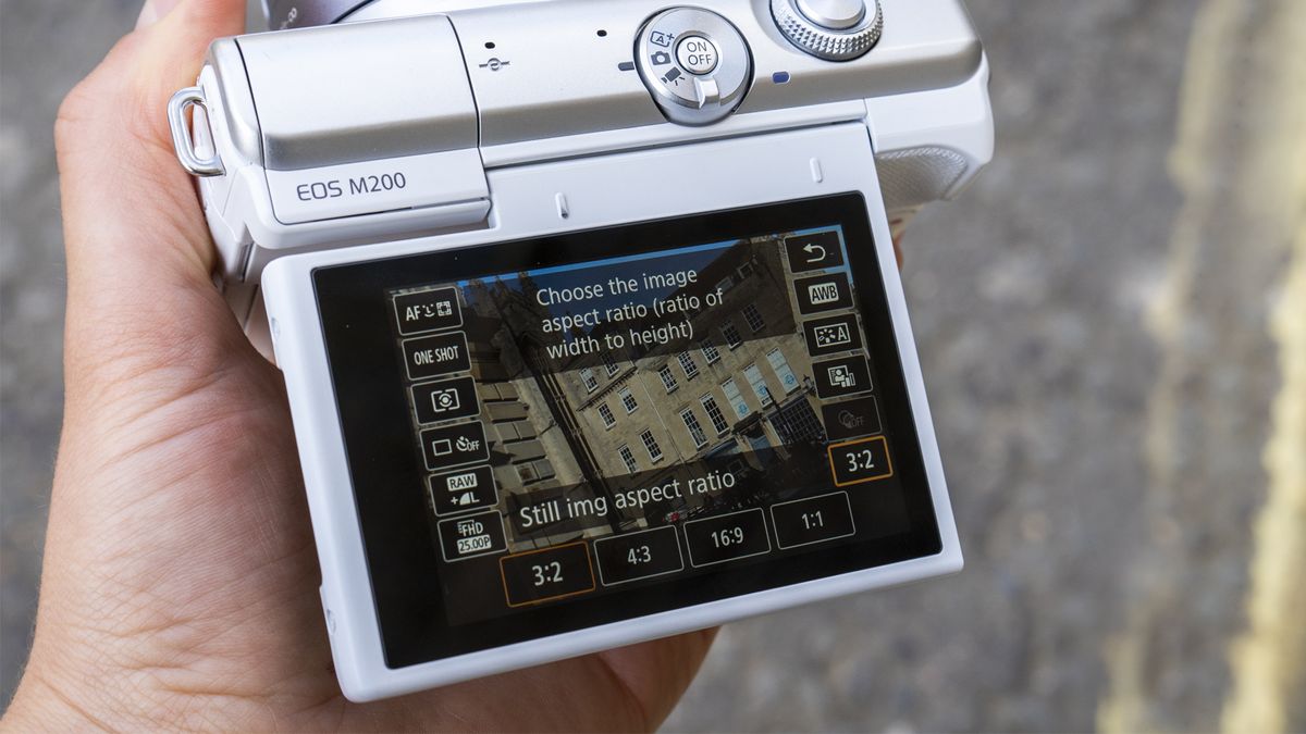 Canon EOS M200 camera review | Space