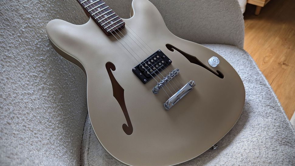 The Tom DeLonge Starcaster gives Fender’s unpopular guitar a new lease ...