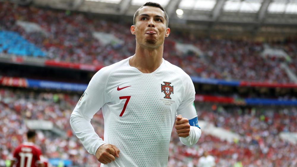 Watch Ronaldo show off with 'shoulder goal' in Juventus training ...