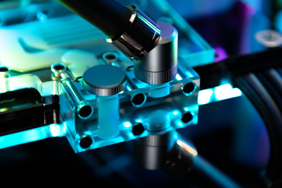 This Backplate Actively Liquid Cools Your RTX 3080 or 3090 | Tom's Hardware