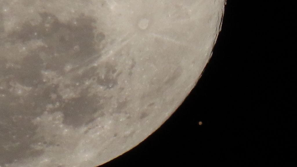 Mars hides behind the Full Wolf Moon in gorgeous photos from around the ...