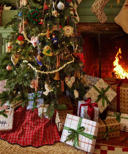How to make the base of your Christmas tree look nice | Homes and Gardens
