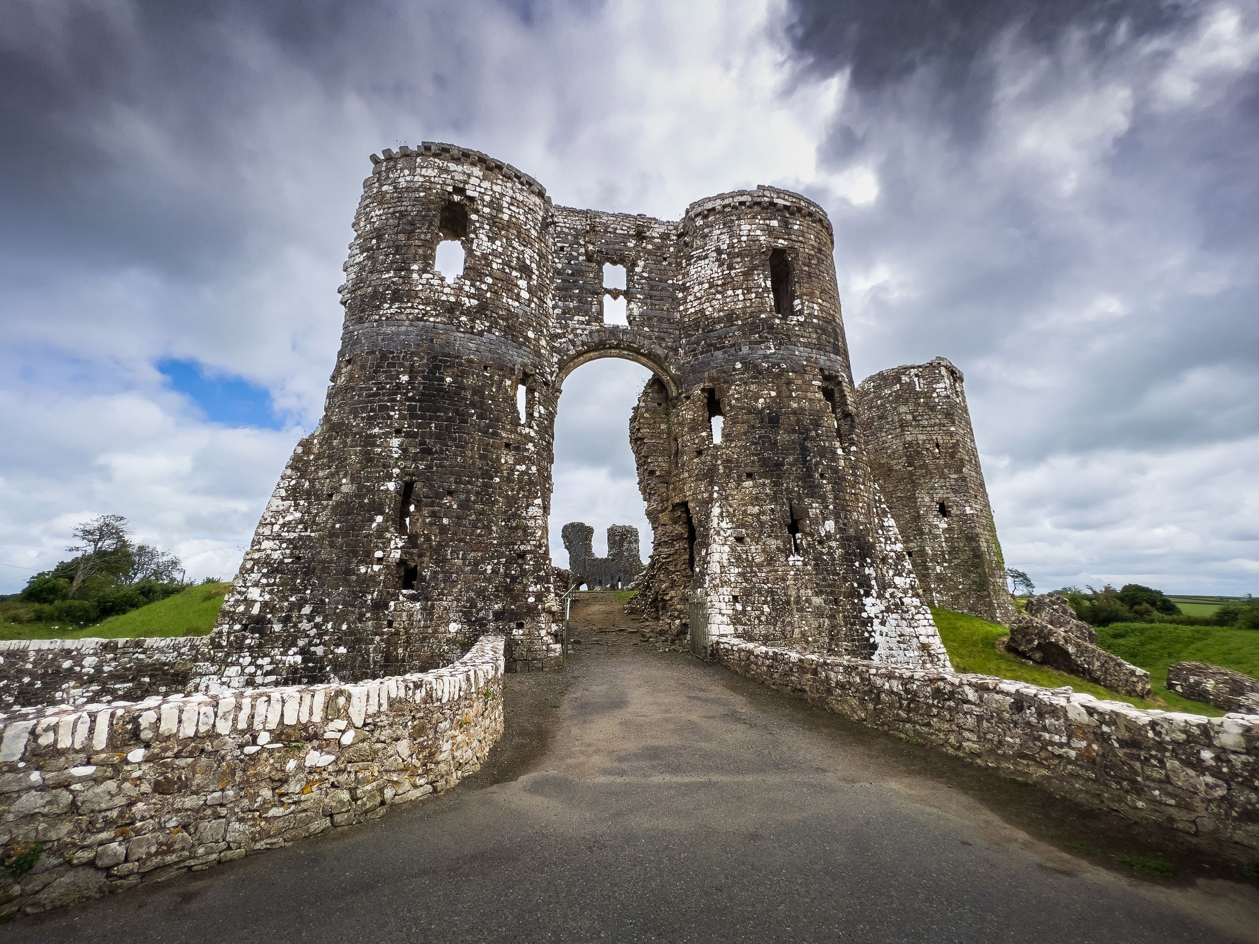 Fed up of converging verticals in your iPhone's wide-angle shots ...
