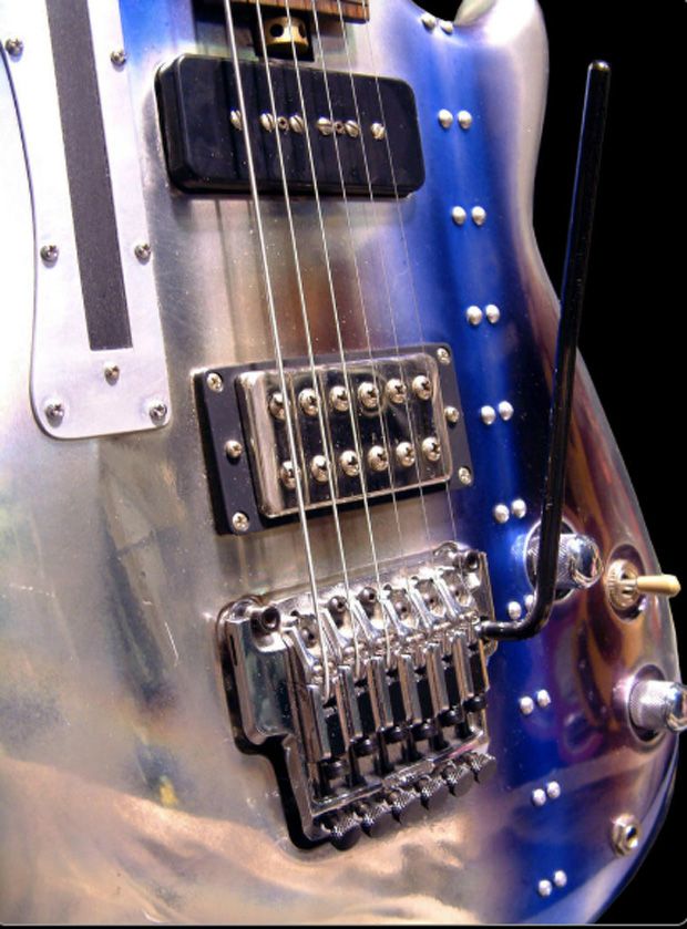 Manson MB-1 Guitar is Muse Guitarist Matt Bellamy's Secret Weapon ...