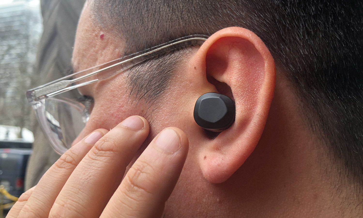 Yevo Labs Yevo 1 Wireless Headphones Review: Slick Design, Subpar Sound ...