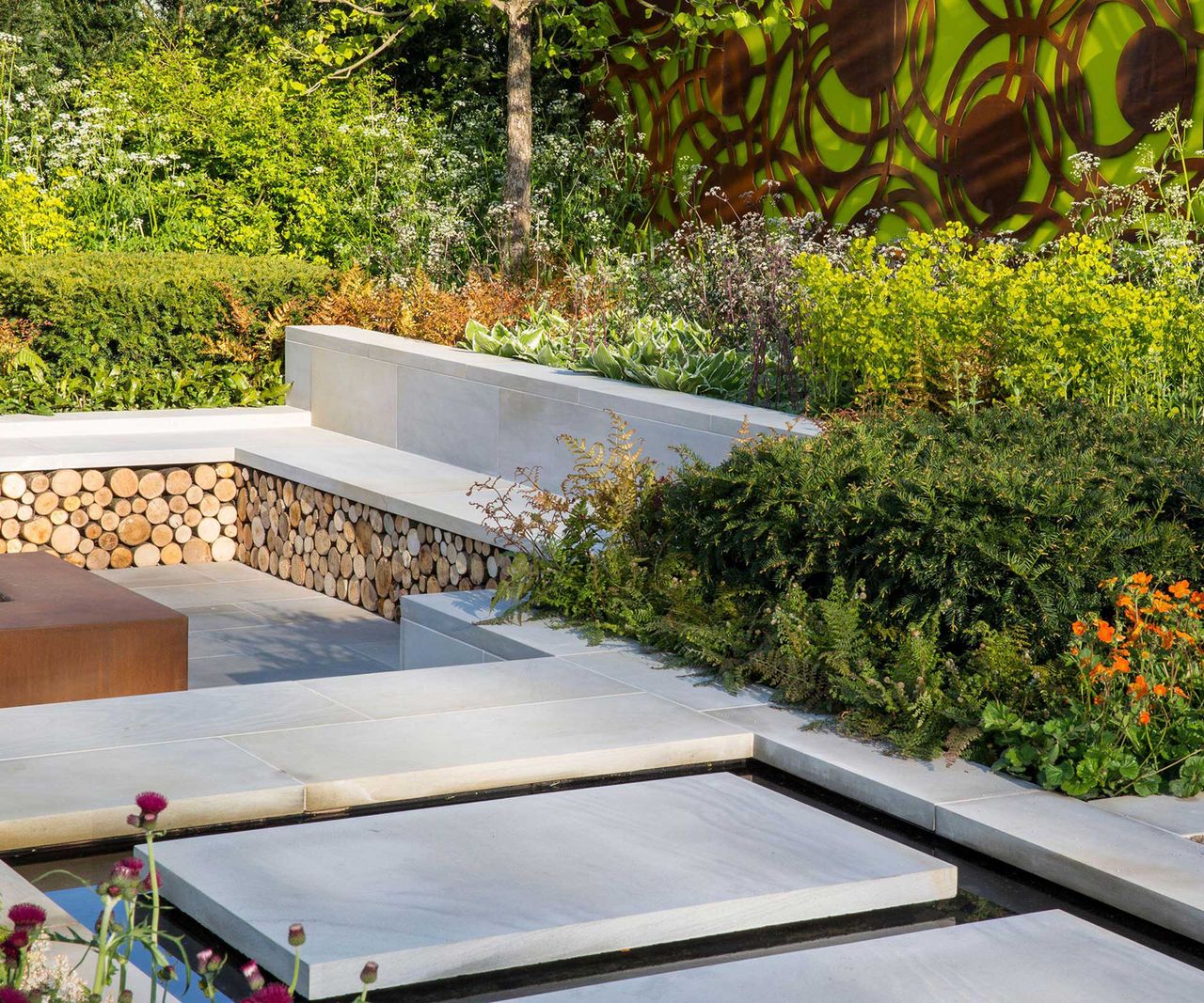 Landscaping with shrubs: 10 looks for your backyard | Homes and Gardens