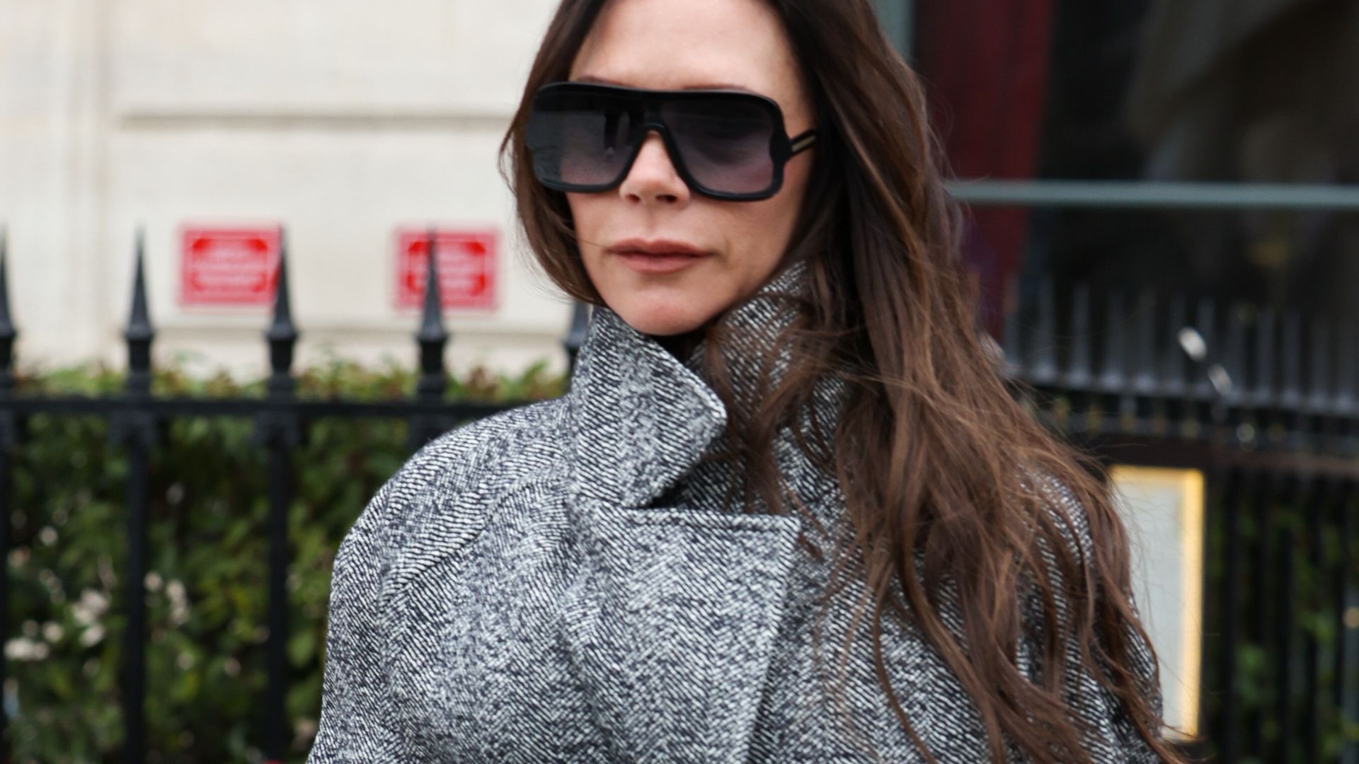 Victoria Beckham's grey tee was made so glam by hoops, delicate chains ...