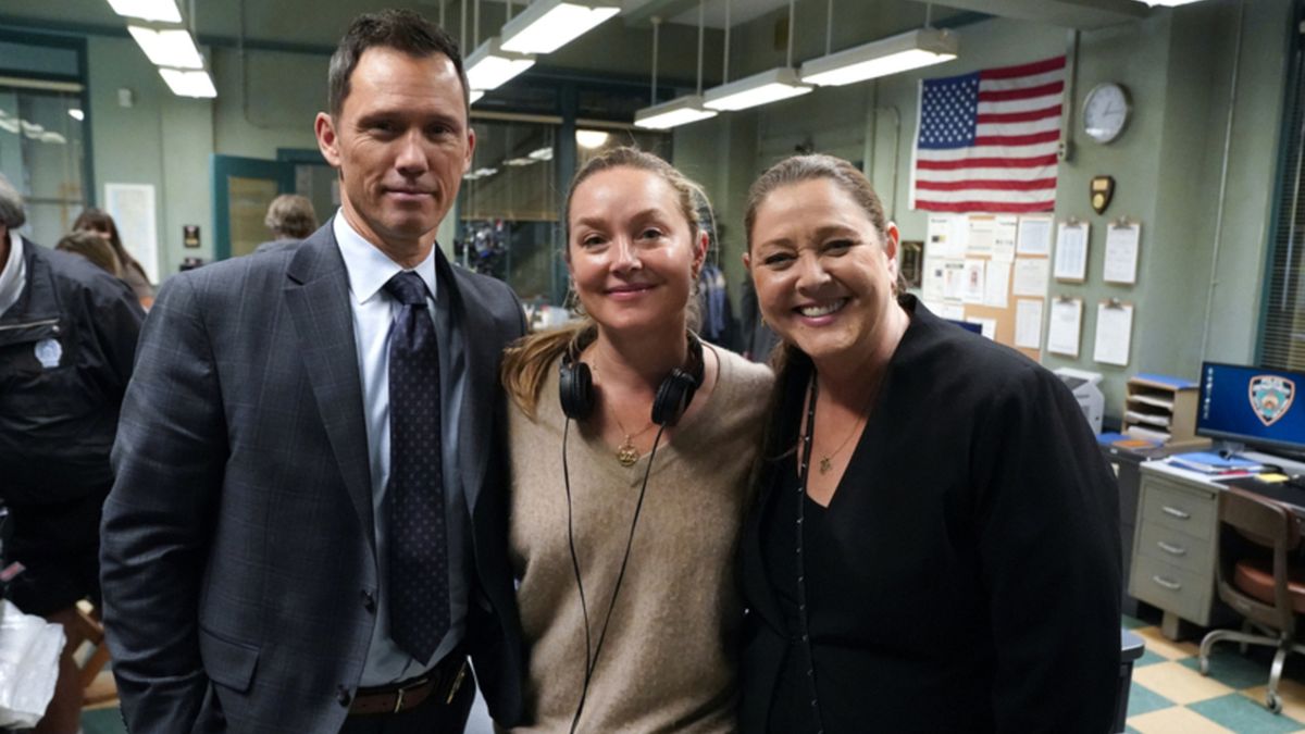 Law And Order's Elisabeth Rohm Talks Returning To Direct And Why An ...