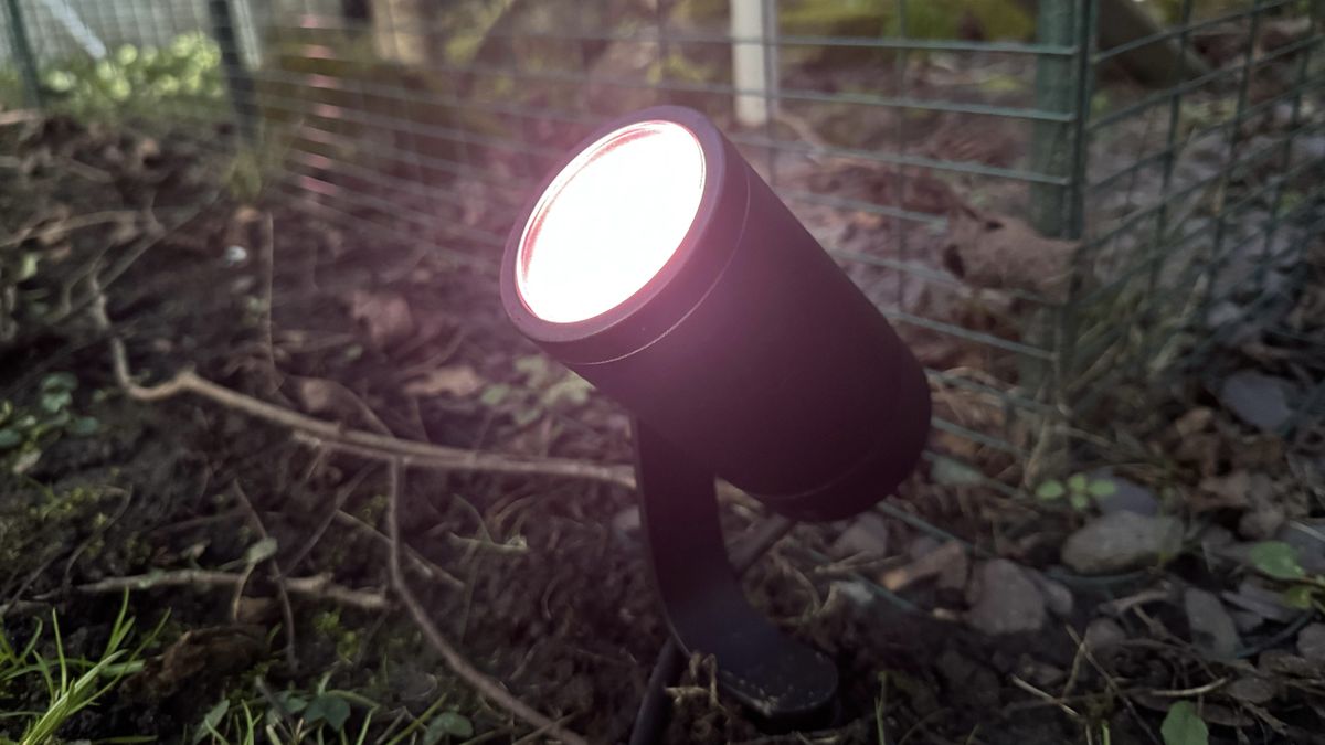Philips Hue Lily Outdoor spotlight review: a smart lighting classic ...