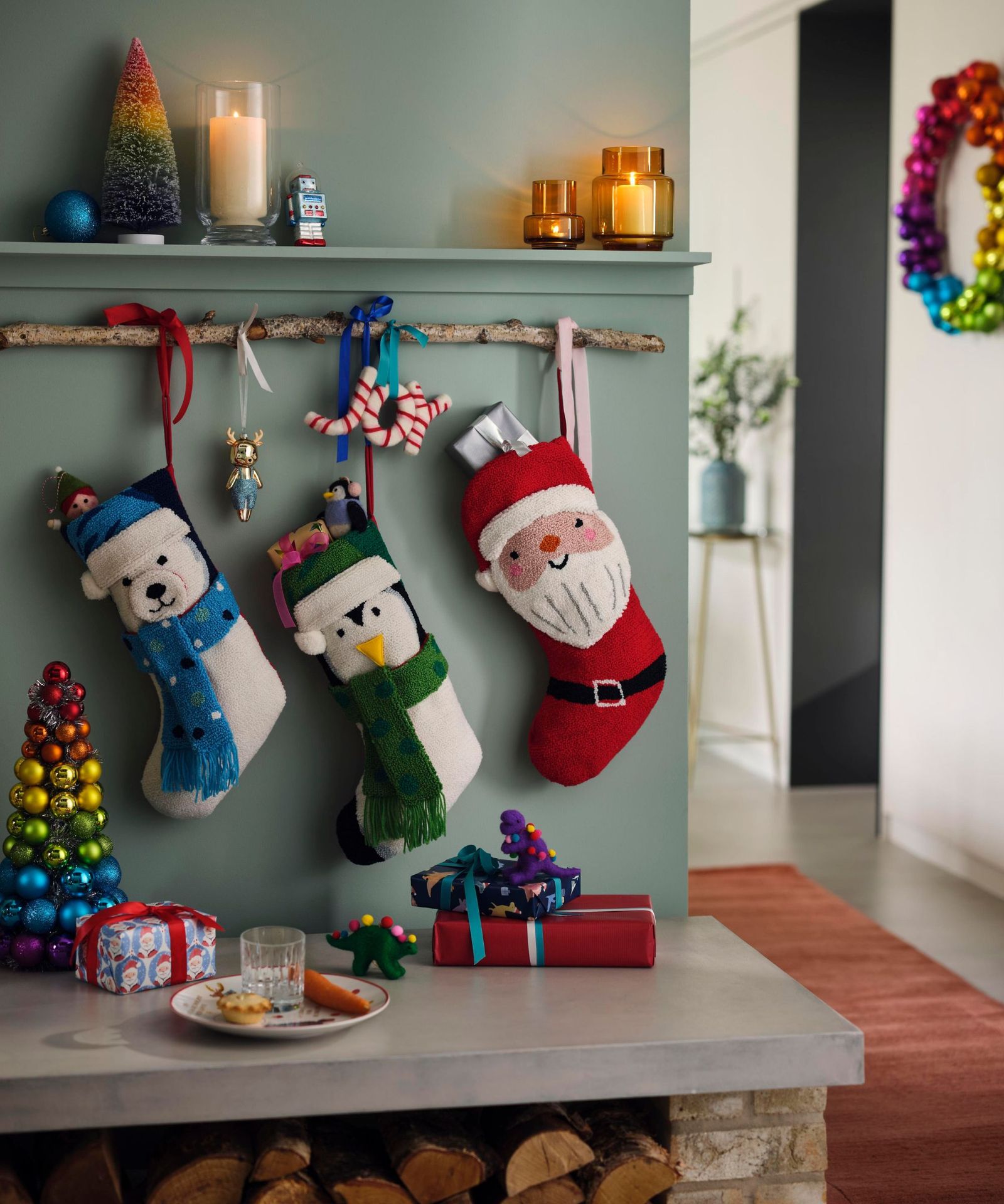 Christmas wall decor: 20 fabulous festive flourishes | Homes and Gardens