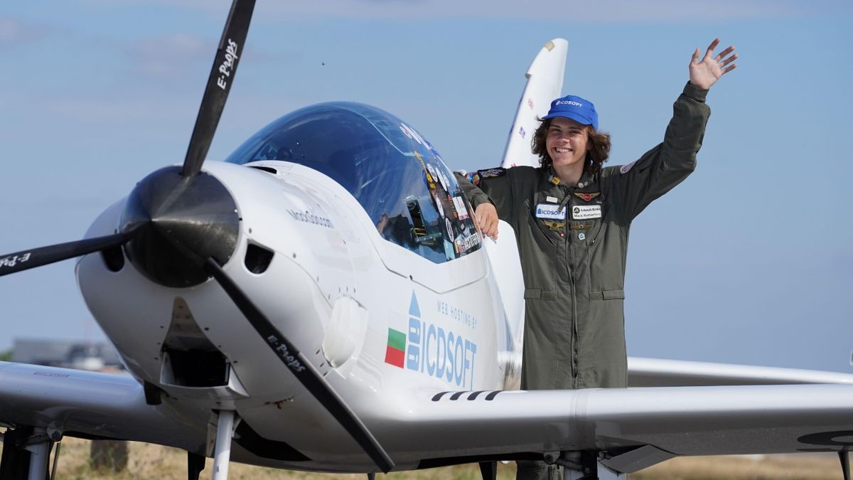 17-year-old makes history by flying solo around the world | The Week