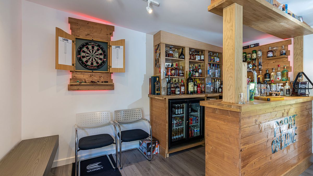 Brilliant garden bar ideas to liven up your outdoor space | Homebuilding