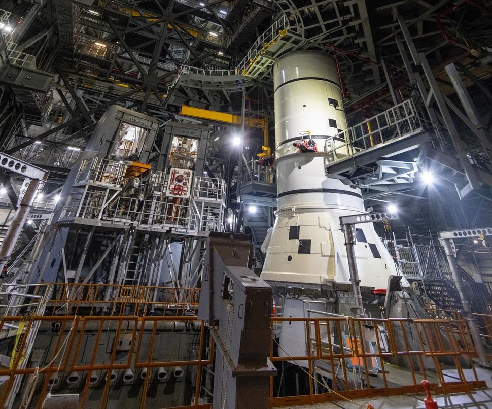 NASA begins stacking SLS rocket for Artemis 2 moon mission (photos) | Space