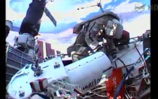 Spacewalk Photos: Russian Cosmonauts Install HD Cameras on Space ...