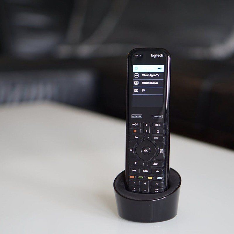 Control 15 different devices at once with the Logitech Harmony 950 ...