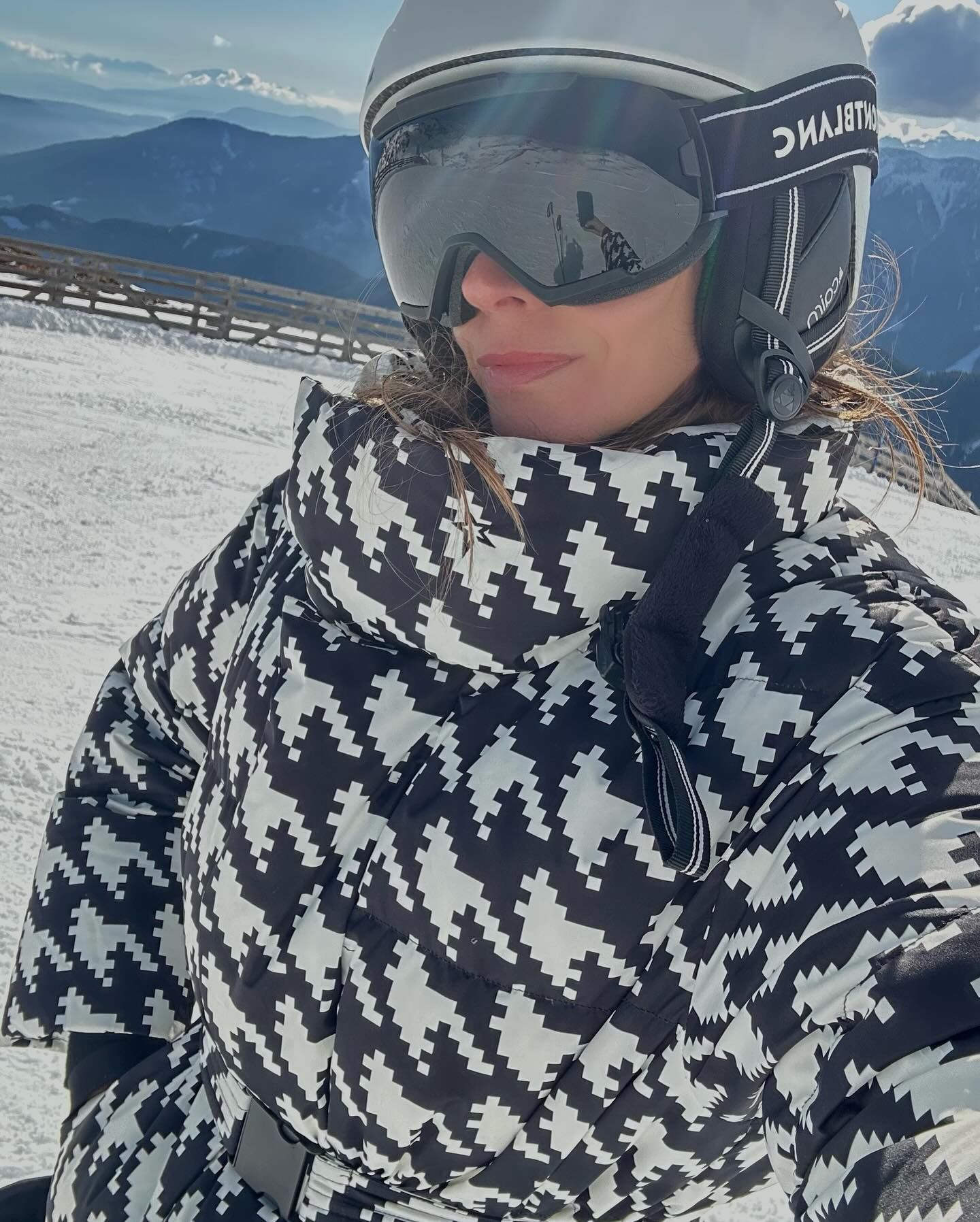 7 Skiing Hairstyles to Take You From The Slopes to Après | Who What Wear