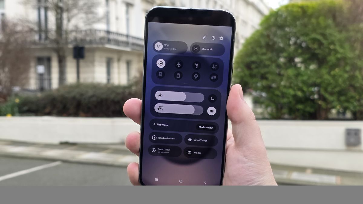You can now try Samsung's latest One UI 7 software on your iPhone ...