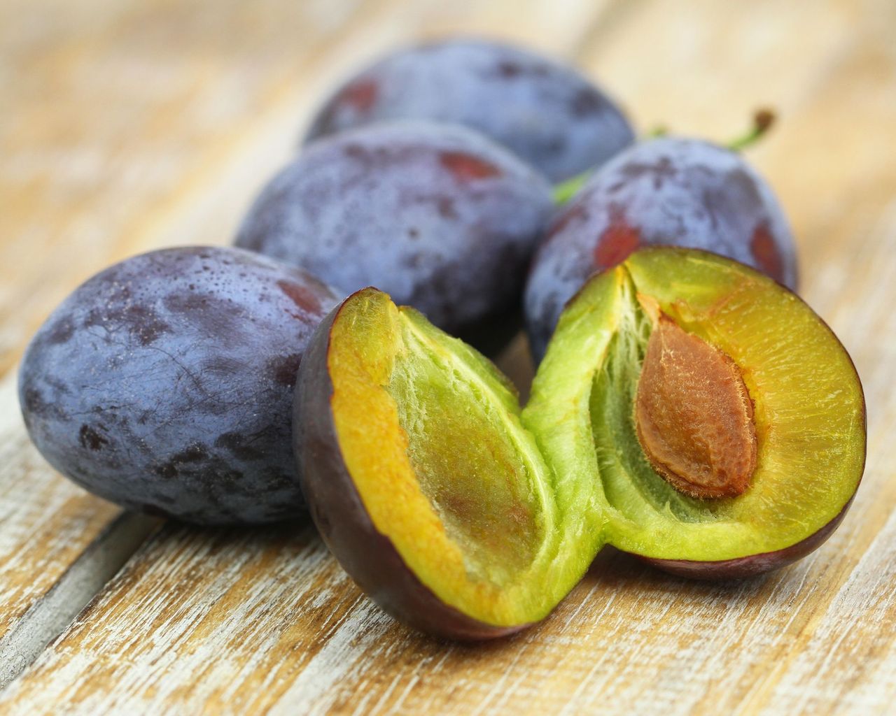 Plum Seed Planting Guide: How To Grow A Plum Tree From A Pit ...