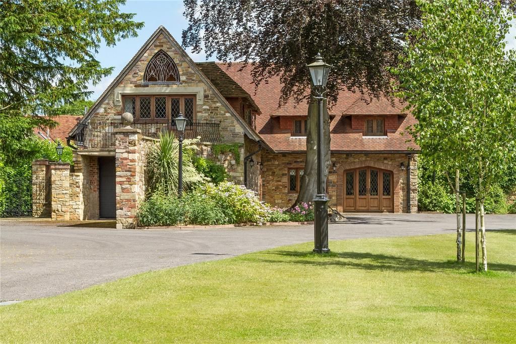A glorious Sussex home where one of Henry VIII's wives cavorted before ...
