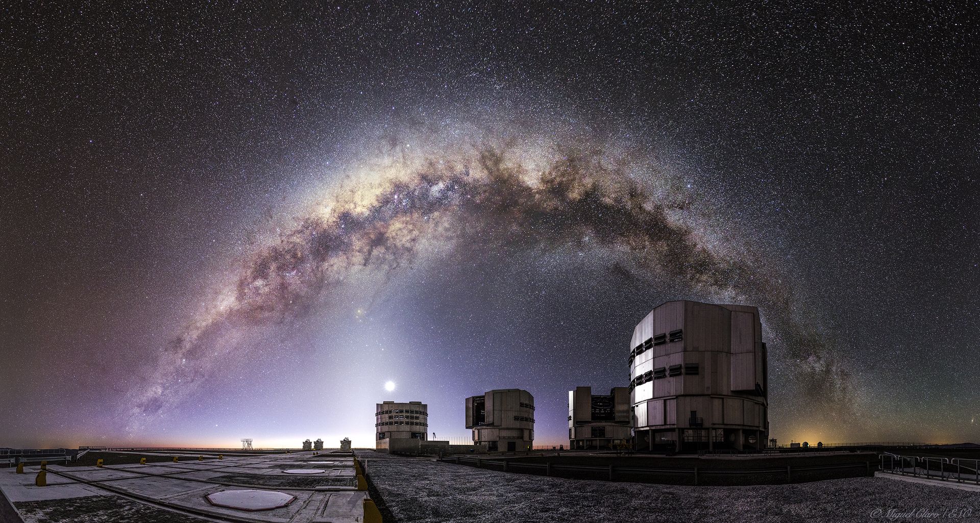 The Milky Way Arches Over ESO's Very Large Telescope in Amazing ...