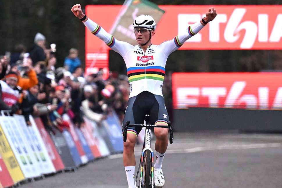 UCI Cyclo-cross World Cup Antwerp: Mathieu van der Poel destroys all to ...