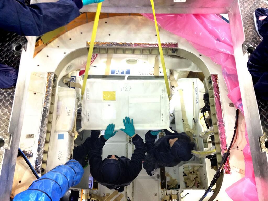 SpaceX Photos: 3rd Dragon Cargo Mission Soars to Space Station: Page 7 ...