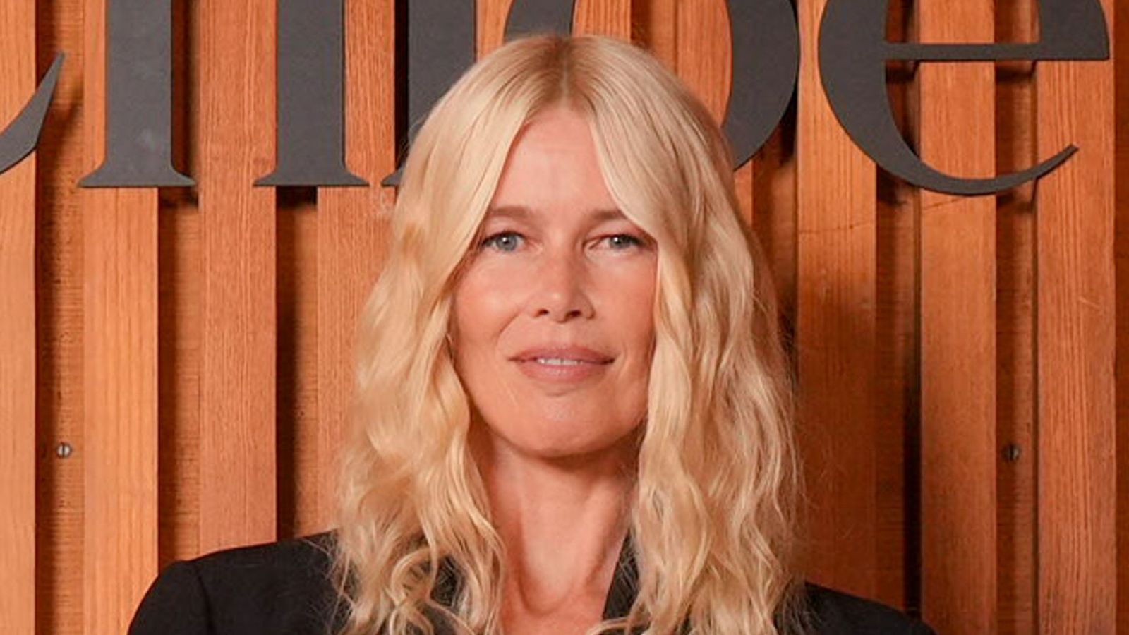 Claudia Schiffer's cosy jeans outfit formula is our new go-to | Woman ...