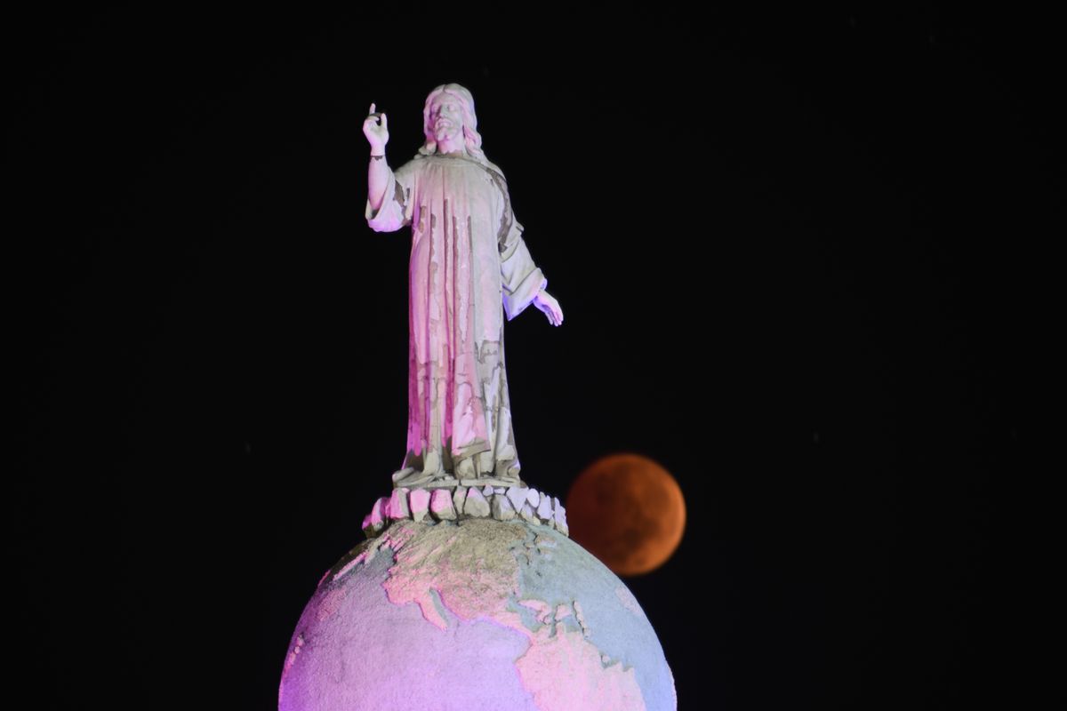 Gorgeous and ghostly photos of the Beaver Blood Moon total lunar ... Gorgeous and ghostly photos of the Beaver Blood Moon total lunar ...